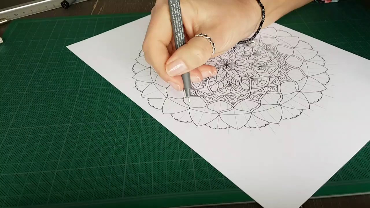 how to draw mandala on paper