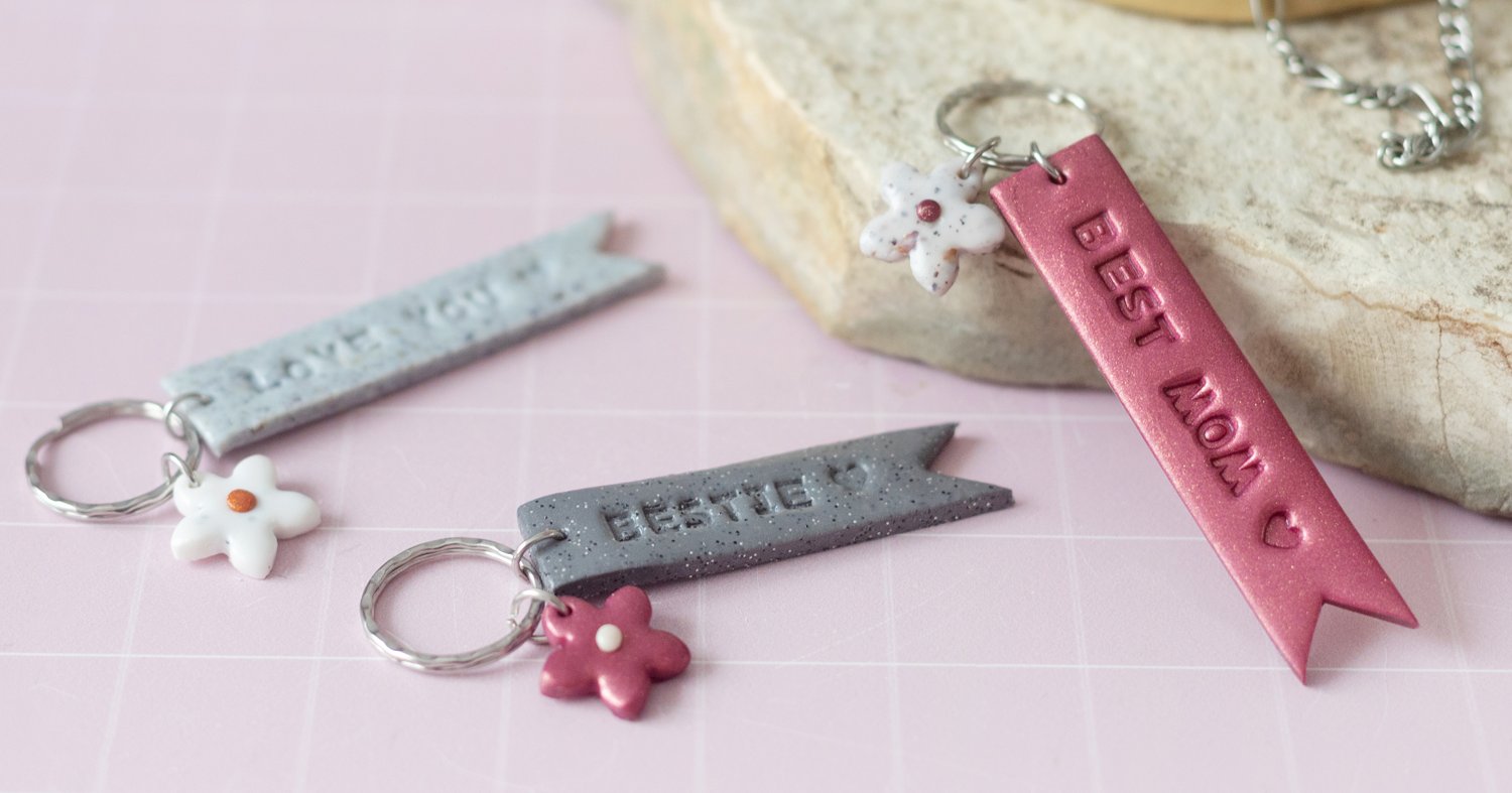 Lovely spring charm tags made of FIMO | STAEDTLER