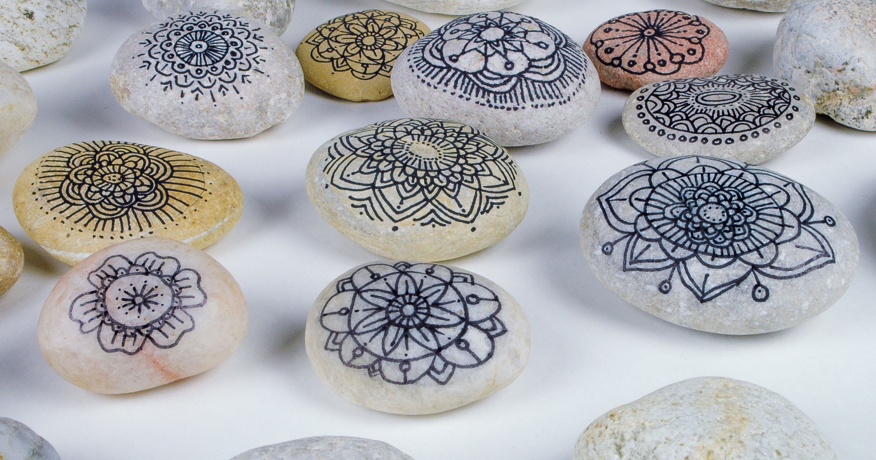 Creative mindfulness with hand decorated stones | STAEDTLER